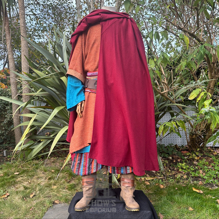 LARP Cloaks & Robes | Hooded, Fur-Lined & Wool | Chows