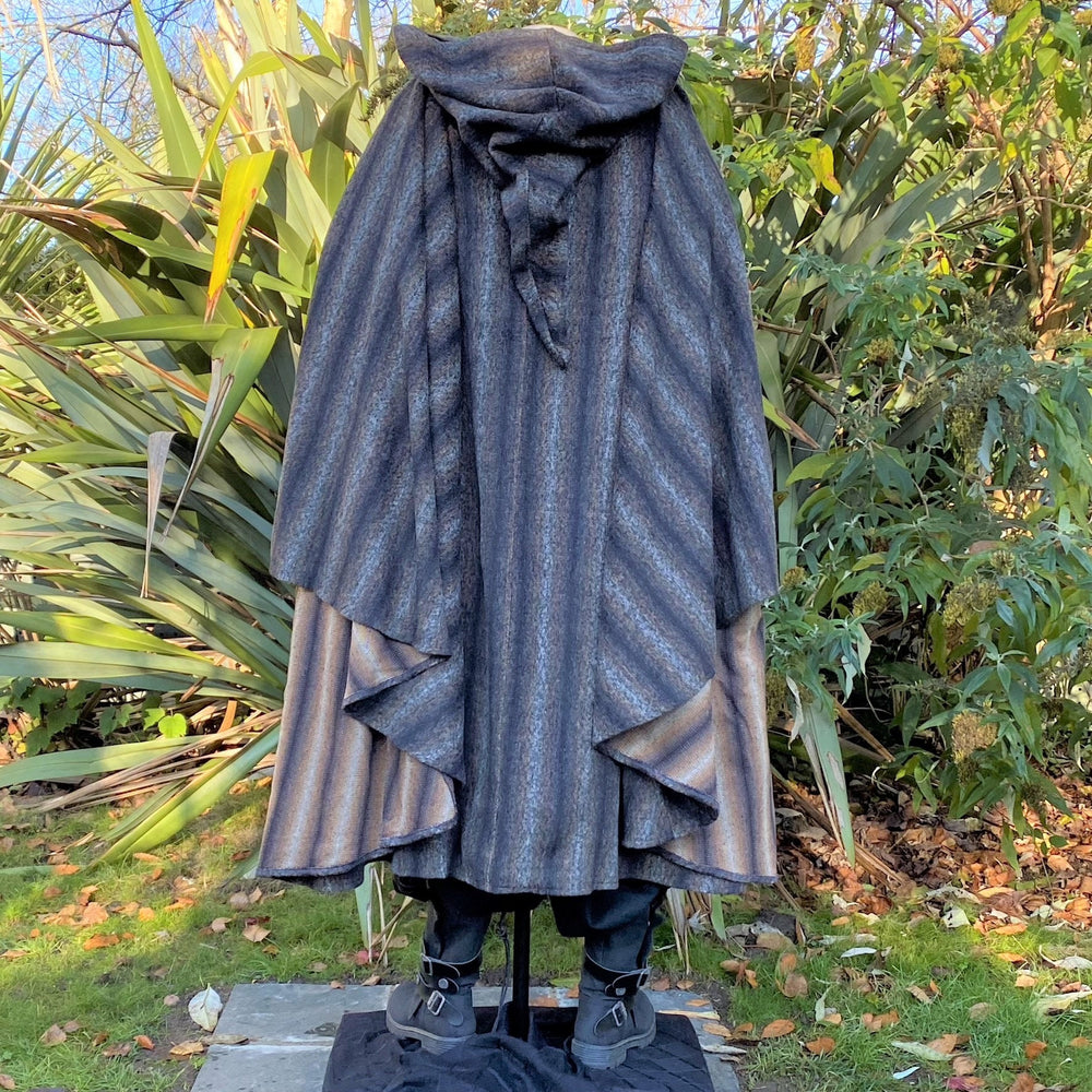 LARP Cloaks & Robes | Hooded, Fur-Lined & Wool | Chows